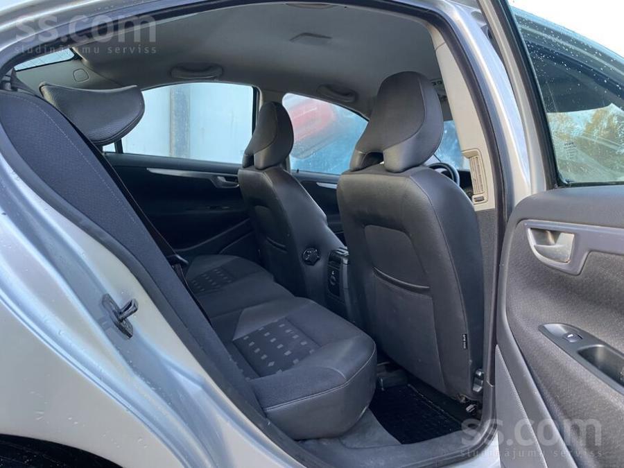 Grey Volvo S60 2005 in Balvi, with an engine capacity of 2.40 L and mileage of 311 thousand km for 3160 €, photo 14 on AUTOMOTO.COM.LV