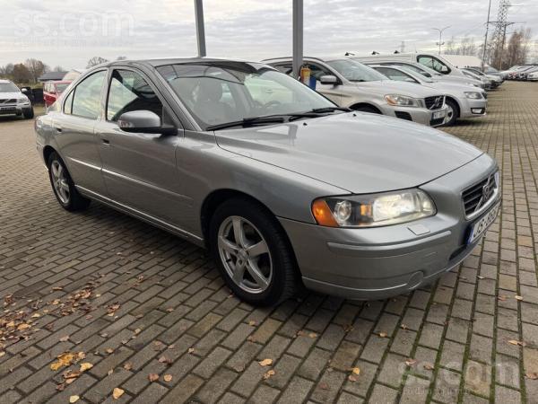 Pelēks Volvo S60 2006 Talsi, ar dzinēja tilpumu 2.40 L un nobraukumu 328 tūkst. km par 3000 €, foto 3 vietnē AUTOMOTO.COM.LV