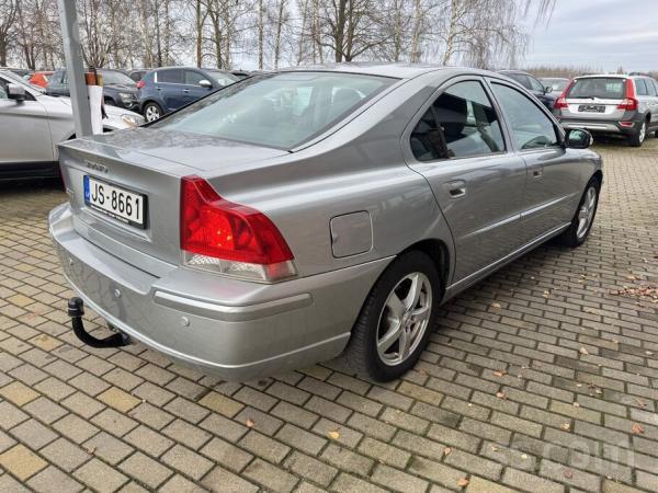 Pelēks Volvo S60 2006 Talsi, ar dzinēja tilpumu 2.40 L un nobraukumu 328 tūkst. km par 3000 €, foto 4 vietnē AUTOMOTO.COM.LV