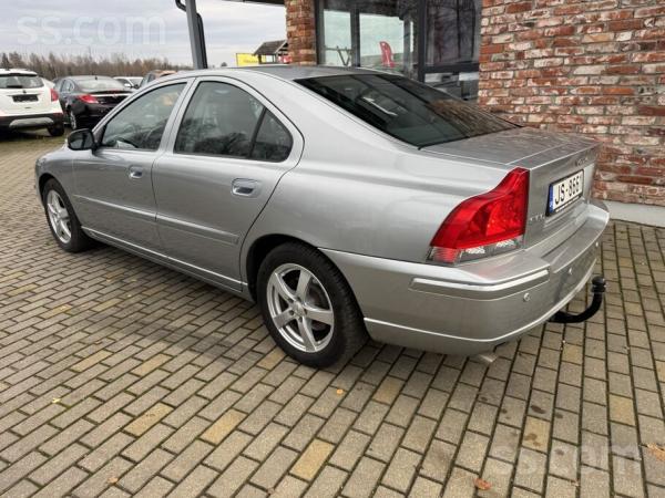 Pelēks Volvo S60 2006 Talsi, ar dzinēja tilpumu 2.40 L un nobraukumu 328 tūkst. km par 3000 €, foto 6 vietnē AUTOMOTO.COM.LV