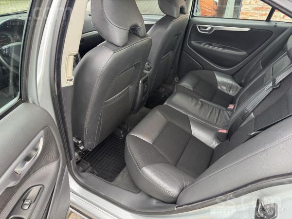 Pelēks Volvo S60 2006 Talsi, ar dzinēja tilpumu 2.40 L un nobraukumu 328 tūkst. km par 3000 €, foto 10 vietnē AUTOMOTO.COM.LV