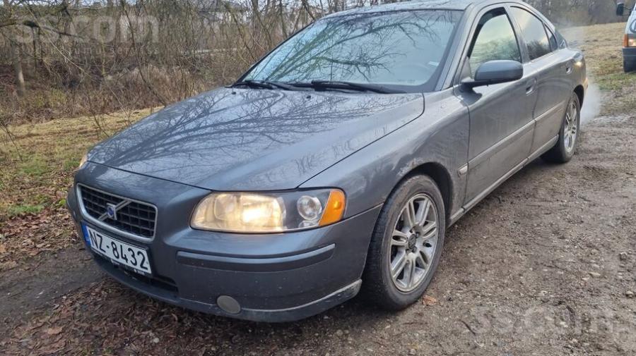 Grey Volvo S60 2006 in Jelgava, with an engine capacity of 2.40 L and mileage of 435 thousand km for 890 €, photo 2 on AUTOMOTO.COM.LV