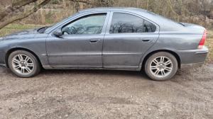 Grey Volvo S60 2006 in Jelgava, with an engine capacity of 2.40 L and mileage of 435 thousand km for 890 €, photo 3 on AUTOMOTO.COM.LV