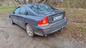 Grey Volvo S60 2006 in Jelgava, with an engine capacity of 2.40 L and mileage of 435 thousand km for 890 €, photo 4 on AUTOMOTO.COM.LV