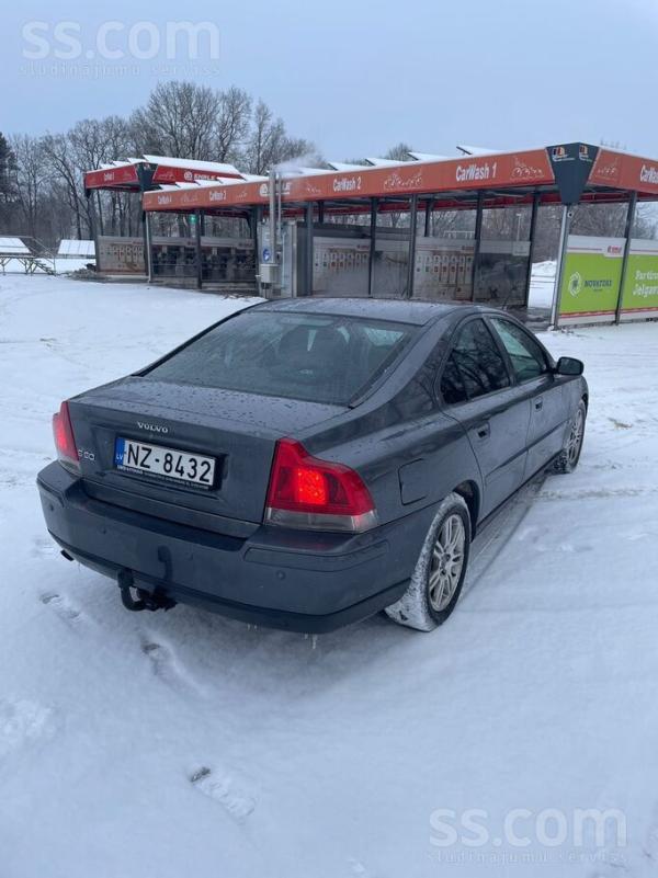 Pelēks Volvo S60 2006 Jelgava, ar dzinēja tilpumu 2.40 L un nobraukumu 400 tūkst. km par 2200 €, foto 2 vietnē AUTOMOTO.COM.LV