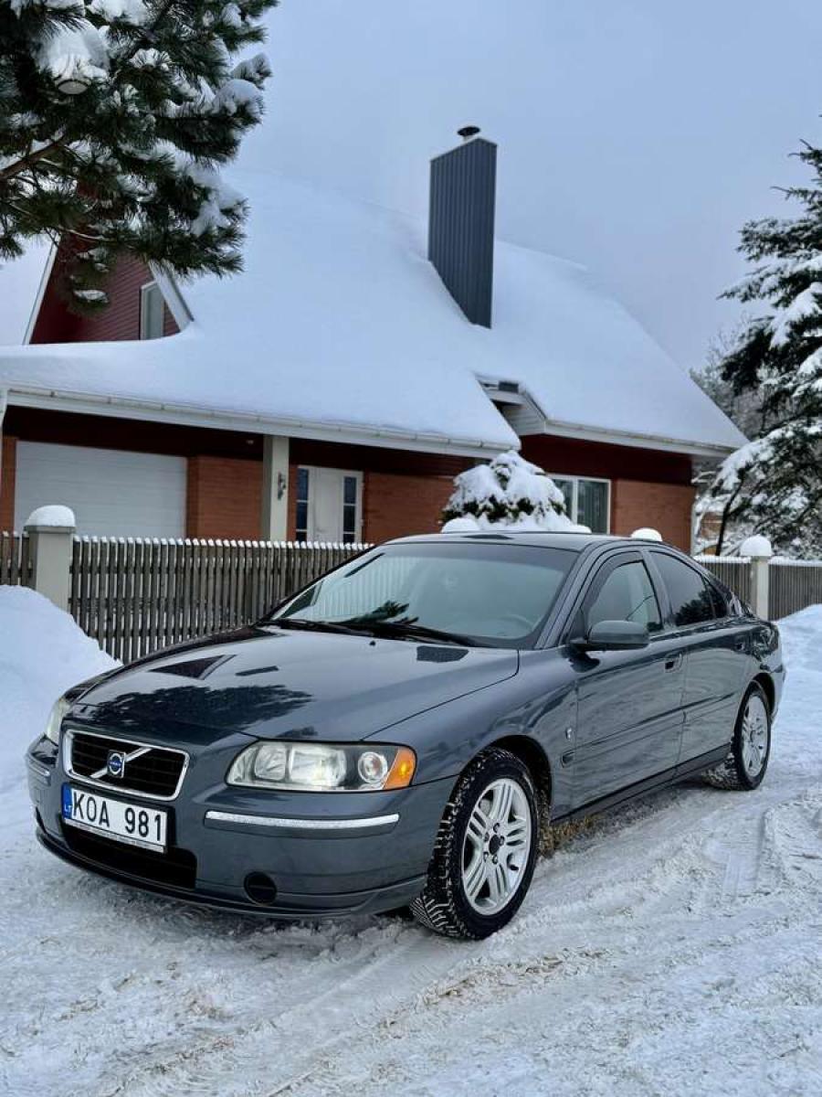 Pelēks Volvo S60 2006 Viļņa, ar dzinēja tilpumu 2.40 L un nobraukumu 257 tūkst. km par 2600 €, foto 4 vietnē AUTOMOTO.COM.LV