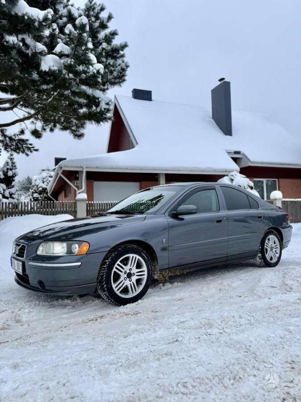 Grey Volvo S60 2006 in Vilnius, with an engine capacity of 2.40 L and mileage of 257 thousand km for 2600 €, photo 5 on AUTOMOTO.COM.LV