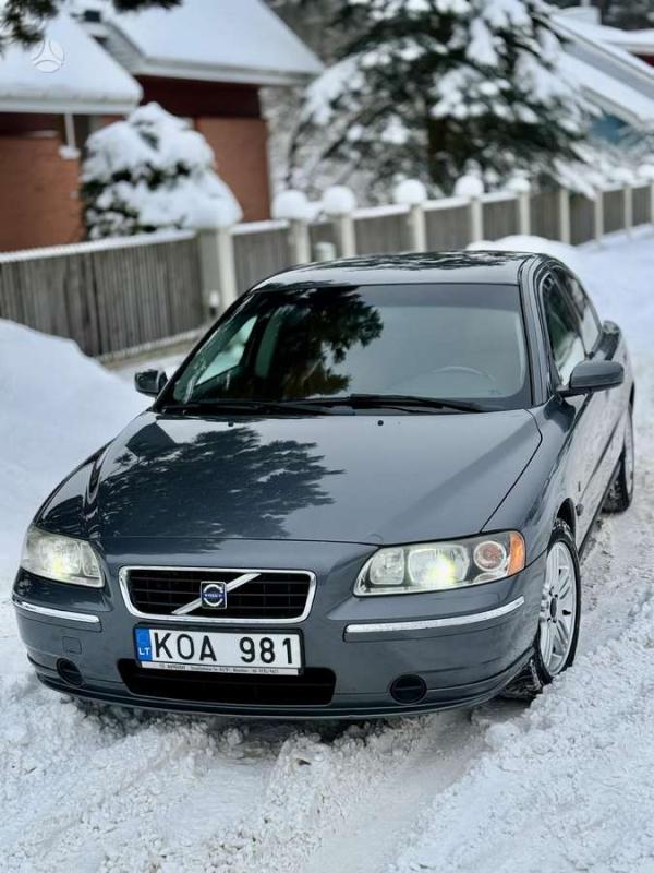 Grey Volvo S60 2006 in Vilnius, with an engine capacity of 2.40 L and mileage of 257 thousand km for 2600 €, photo 6 on AUTOMOTO.COM.LV