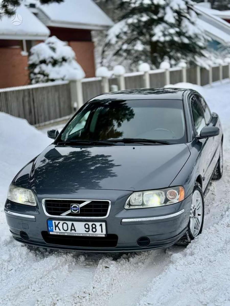 Pelēks Volvo S60 2006 Viļņa, ar dzinēja tilpumu 2.40 L un nobraukumu 257 tūkst. km par 2600 €, foto 6 vietnē AUTOMOTO.COM.LV