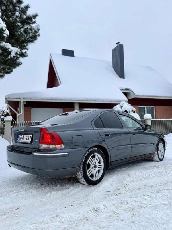 Grey Volvo S60 2006 in Vilnius, with an engine capacity of 2.40 L and mileage of 257 thousand km for 2600 €, photo 8 on AUTOMOTO.COM.LV