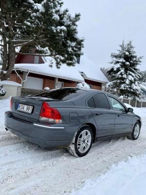 Pelēks Volvo S60 2006 Viļņa, ar dzinēja tilpumu 2.40 L un nobraukumu 257 tūkst. km par 2600 €, foto 9 vietnē AUTOMOTO.COM.LV
