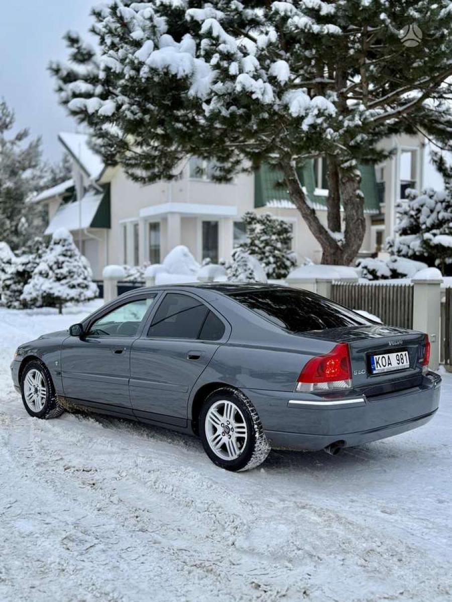 Pelēks Volvo S60 2006 Viļņa, ar dzinēja tilpumu 2.40 L un nobraukumu 257 tūkst. km par 2600 €, foto 11 vietnē AUTOMOTO.COM.LV