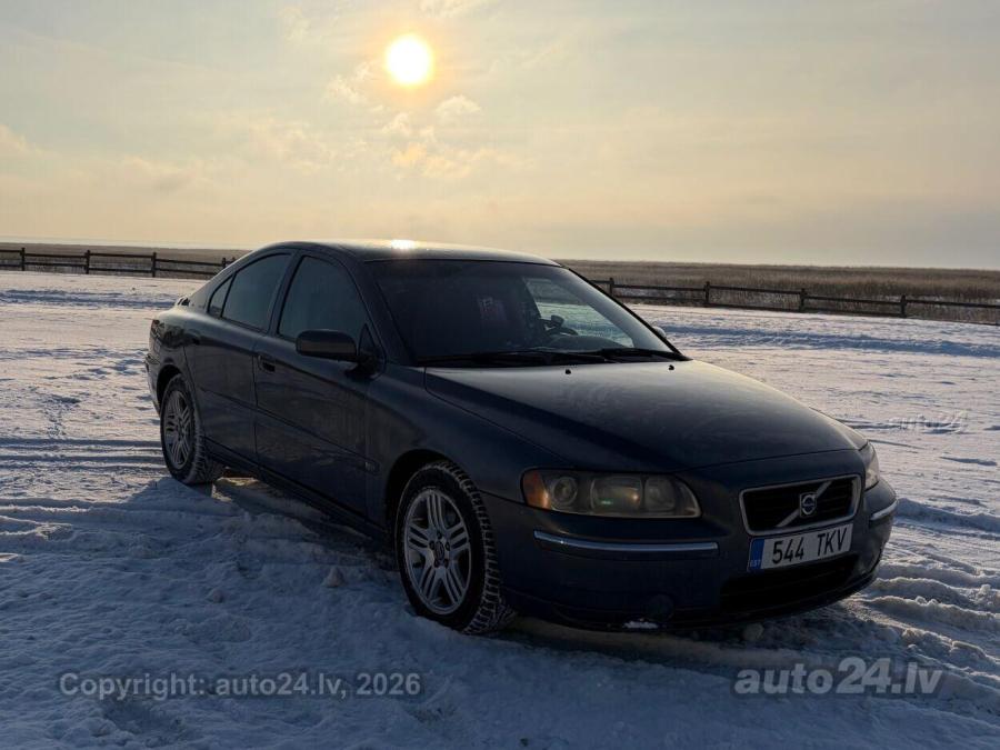 Серый Вольво С60 2006 в Таллин, объемом двигателя 2.40 л и пробегом 0 тыс. км за 1999 €, фото 1 на AUTOMOTO.COM.LV