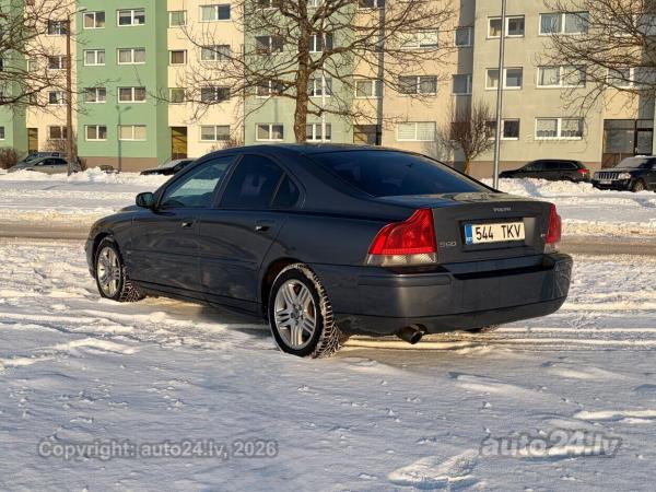 Pelēks Volvo S60 2006 Tallina, ar dzinēja tilpumu 2.40 L un nobraukumu 0 tūkst. km par 1999 €, foto 5 vietnē AUTOMOTO.COM.LV
