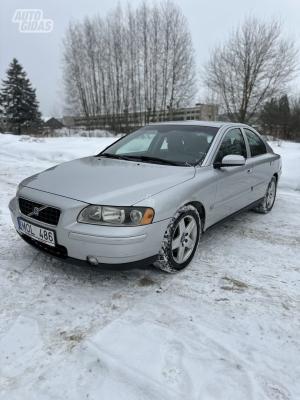 Grey Volvo S60 2006 in Anyksciai, with an engine capacity of 2.40 L and mileage of 330 thousand km for 1400 €, photo  on AUTOMOTO.COM.LV