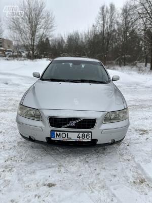 Grey Volvo S60 2006 in Anyksciai, with an engine capacity of 2.40 L and mileage of 330 thousand km for 1400 €, photo 2 on AUTOMOTO.COM.LV