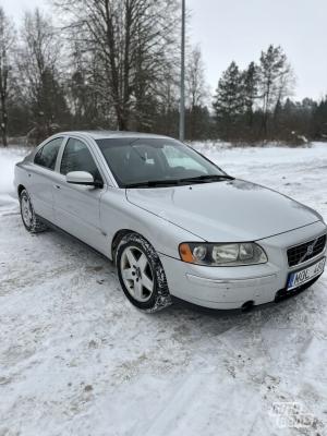 Grey Volvo S60 2006 in Anyksciai, with an engine capacity of 2.40 L and mileage of 330 thousand km for 1400 €, photo 3 on AUTOMOTO.COM.LV