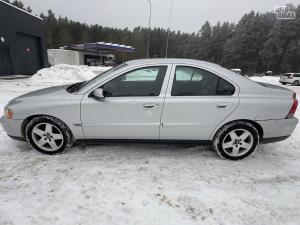 Grey Volvo S60 2006 in Anyksciai, with an engine capacity of 2.40 L and mileage of 330 thousand km for 1400 €, photo 5 on AUTOMOTO.COM.LV