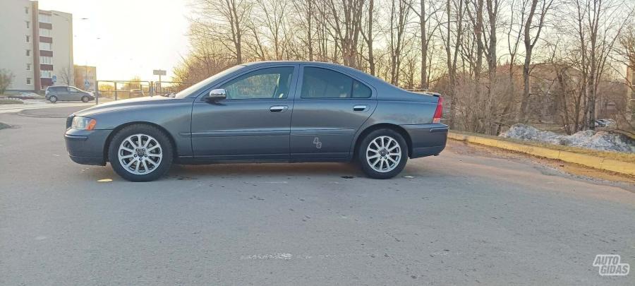 Grey Volvo S60 2006 in Kupiskis, with an engine capacity of 2.40 L and mileage of 372 thousand km for 1850 €, photo 2 on AUTOMOTO.COM.LV