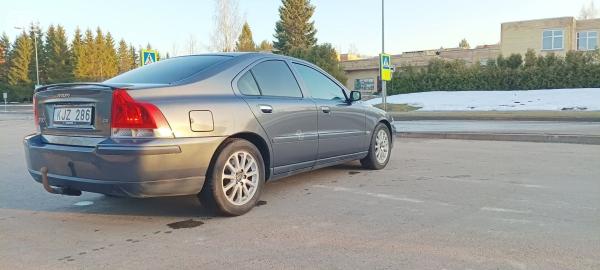 Grey Volvo S60 2006 in Kupiskis, with an engine capacity of 2.40 L and mileage of 372 thousand km for 1850 €, photo 6 on AUTOMOTO.COM.LV