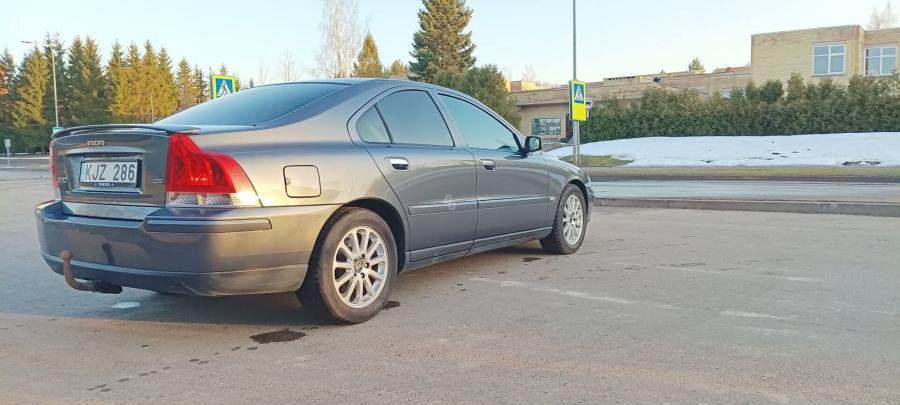 Grey Volvo S60 2006 in Kupiskis, with an engine capacity of 2.40 L and mileage of 372 thousand km for 1850 €, photo 6 on AUTOMOTO.COM.LV
