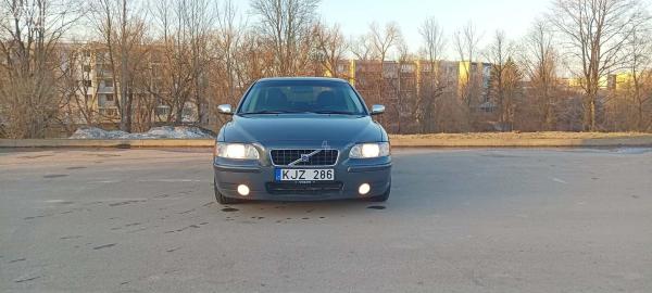 Grey Volvo S60 2006 in Kupiskis, with an engine capacity of 2.40 L and mileage of 372 thousand km for 1850 €, photo 7 on AUTOMOTO.COM.LV