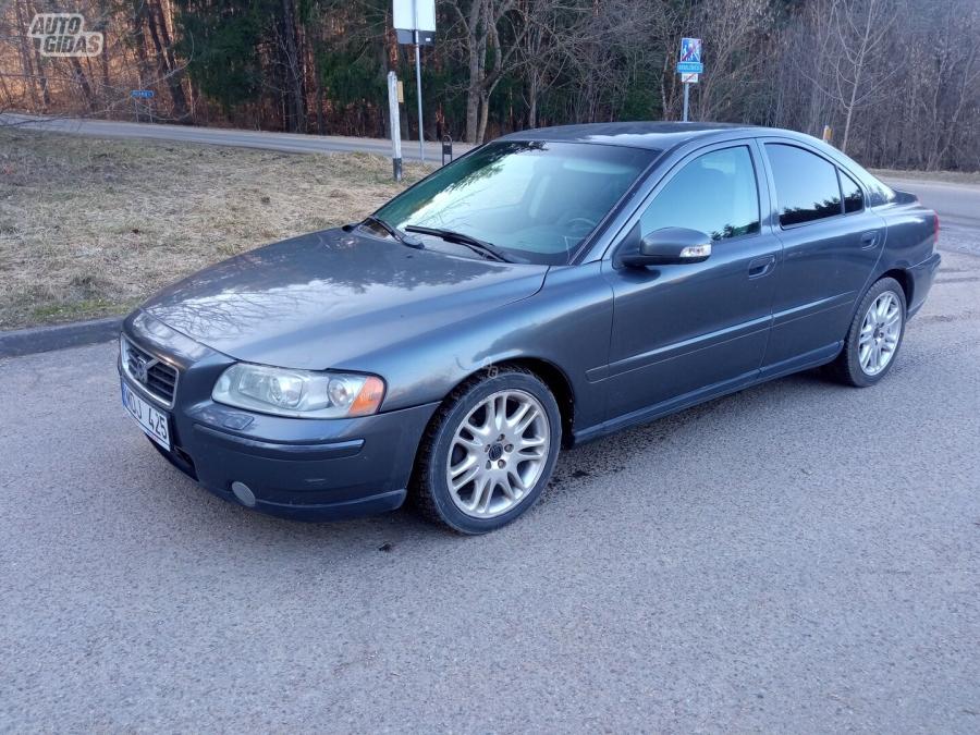 Grey Volvo S60 2006 in Vilnius, with an engine capacity of 2.40 L and mileage of 343 thousand km for 1690 €, photo 3 on AUTOMOTO.COM.LV