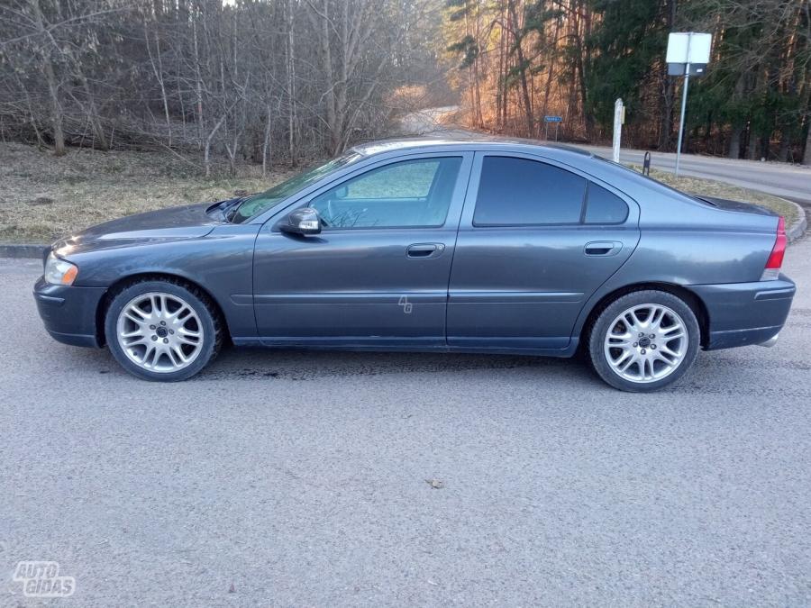 Grey Volvo S60 2006 in Vilnius, with an engine capacity of 2.40 L and mileage of 343 thousand km for 1690 €, photo 4 on AUTOMOTO.COM.LV