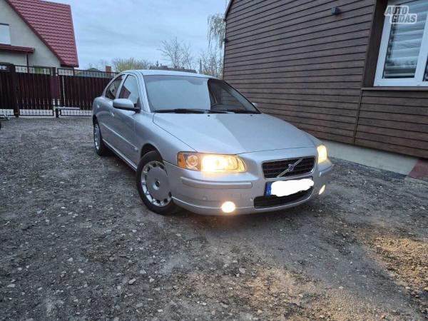 Pelēks Volvo S60 2006 Vilkaviškis, ar dzinēja tilpumu 2.40 L un nobraukumu 261 tūkst. km par 1700 €, foto 1 vietnē AUTOMOTO.COM.LV