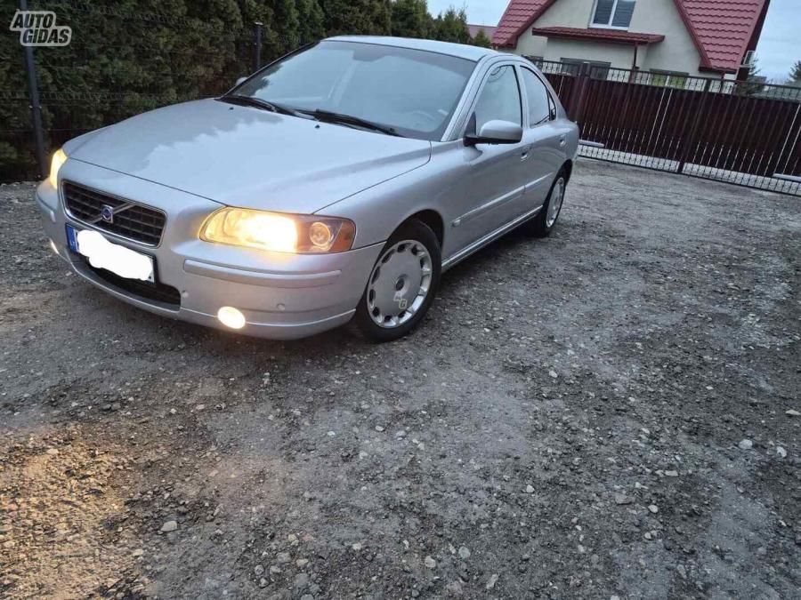 Grey Volvo S60 2006 in Vilkaviskis, with an engine capacity of 2.40 L and mileage of 261 thousand km for 1700 €, photo 3 on AUTOMOTO.COM.LV