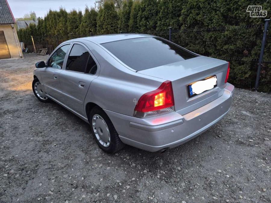 Grey Volvo S60 2006 in Vilkaviskis, with an engine capacity of 2.40 L and mileage of 261 thousand km for 1700 €, photo 4 on AUTOMOTO.COM.LV
