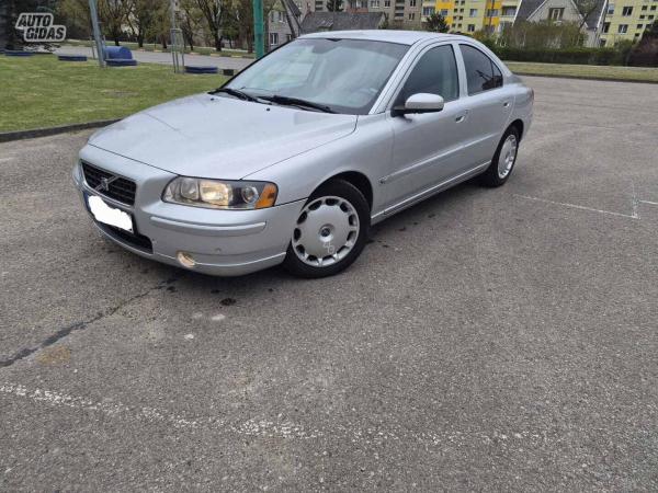 Pelēks Volvo S60 2006 Vilkaviškis, ar dzinēja tilpumu 2.40 L un nobraukumu 261 tūkst. km par 1700 €, foto 5 vietnē AUTOMOTO.COM.LV