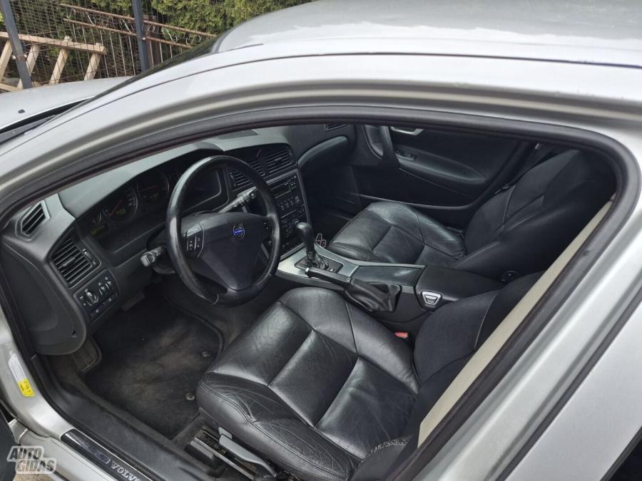 Grey Volvo S60 2006 in Vilkaviskis, with an engine capacity of 2.40 L and mileage of 261 thousand km for 1700 €, photo 12 on AUTOMOTO.COM.LV