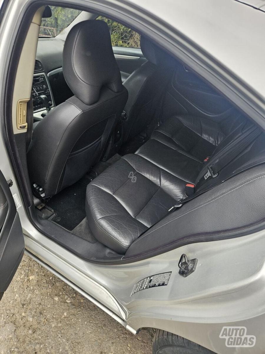Grey Volvo S60 2006 in Vilkaviskis, with an engine capacity of 2.40 L and mileage of 261 thousand km for 1700 €, photo 13 on AUTOMOTO.COM.LV