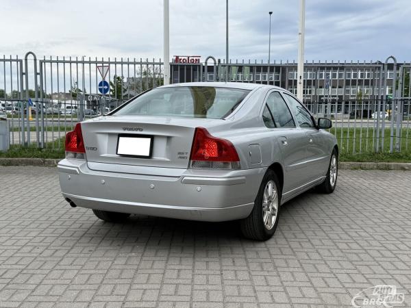Серый Вольво С60 2006 в Авиженяй, объемом двигателя 2.40 л и пробегом 280 тыс. км за 1800 €, фото 2 на AUTOMOTO.COM.LV