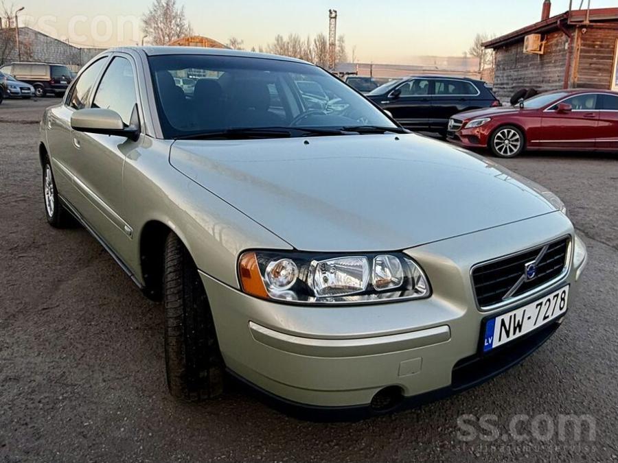 Grey Volvo S60 2006 in Riga, with an engine capacity of 2.40 L and mileage of 0 thousand km for 3550 €, photo 4 on AUTOMOTO.COM.LV