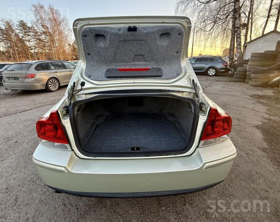 Grey Volvo S60 2006 in Riga, with an engine capacity of 2.40 L and mileage of 0 thousand km for 3550 €, photo 8 on AUTOMOTO.COM.LV