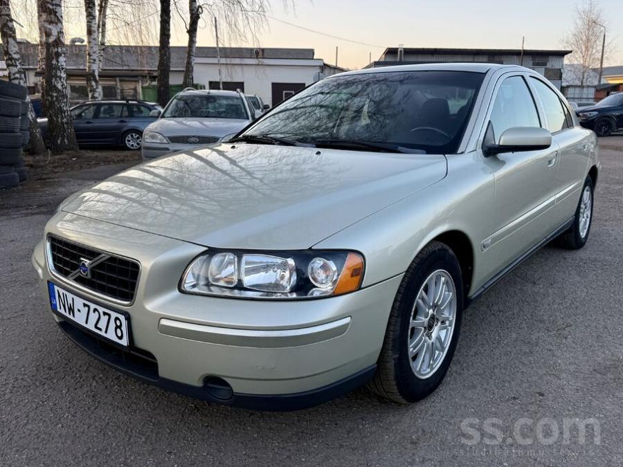 Grey Volvo S60 2006 in Riga, with an engine capacity of 2.40 L and mileage of 0 thousand km for 3550 €, photo 9 on AUTOMOTO.COM.LV