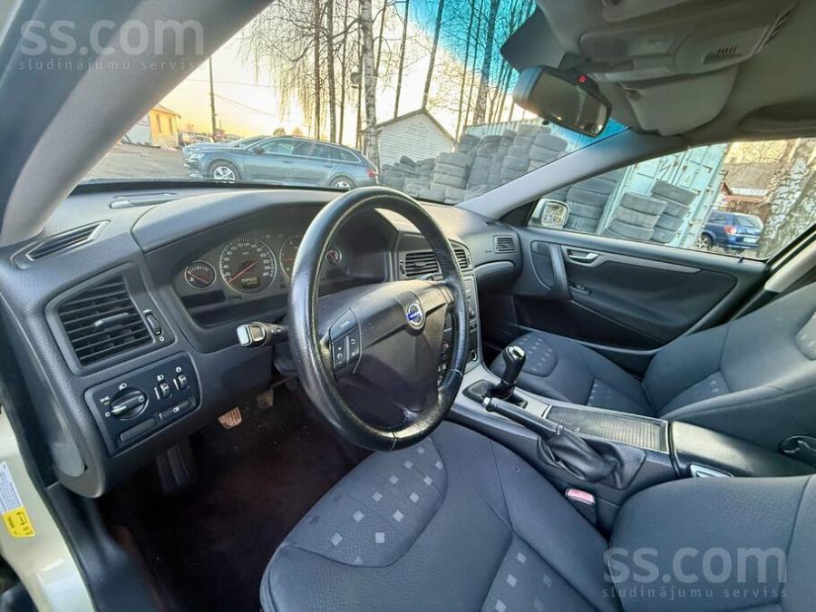 Grey Volvo S60 2006 in Riga, with an engine capacity of 2.40 L and mileage of 0 thousand km for 3550 €, photo 14 on AUTOMOTO.COM.LV
