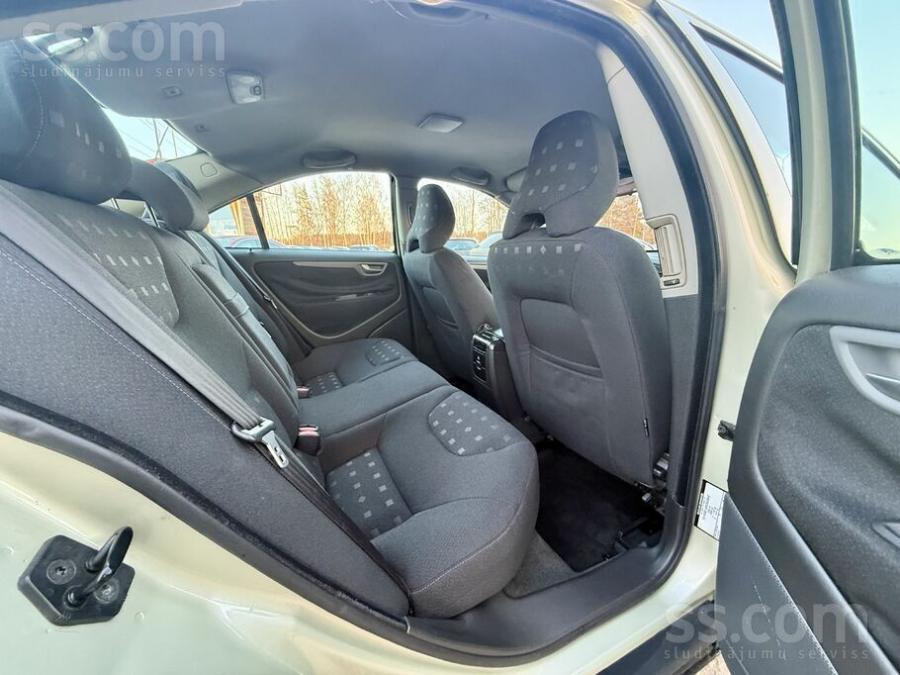 Grey Volvo S60 2006 in Riga, with an engine capacity of 2.40 L and mileage of 0 thousand km for 3550 €, photo 16 on AUTOMOTO.COM.LV