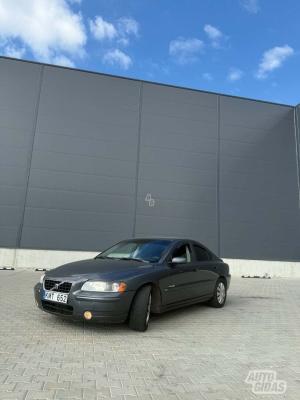 Pelēks Volvo S60 2006 Šauļi, ar dzinēja tilpumu 2.40 L un nobraukumu 220 tūkst. km par 1650 €, foto 3 vietnē AUTOMOTO.COM.LV