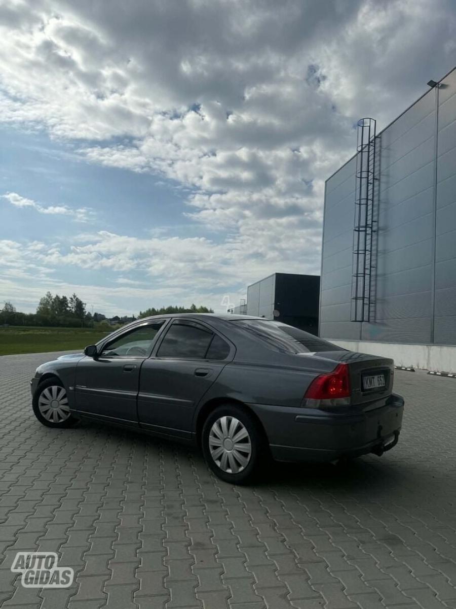 Pelēks Volvo S60 2006 Šauļi, ar dzinēja tilpumu 2.40 L un nobraukumu 220 tūkst. km par 1650 €, foto 5 vietnē AUTOMOTO.COM.LV
