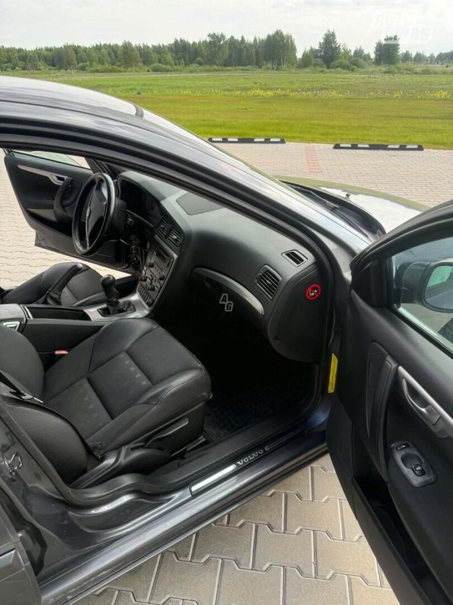 Pelēks Volvo S60 2006 Šauļi, ar dzinēja tilpumu 2.40 L un nobraukumu 220 tūkst. km par 1650 €, foto 8 vietnē AUTOMOTO.COM.LV