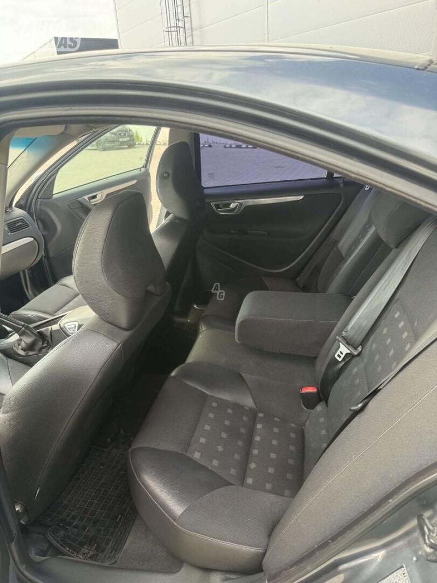 Pelēks Volvo S60 2006 Šauļi, ar dzinēja tilpumu 2.40 L un nobraukumu 220 tūkst. km par 1650 €, foto 9 vietnē AUTOMOTO.COM.LV