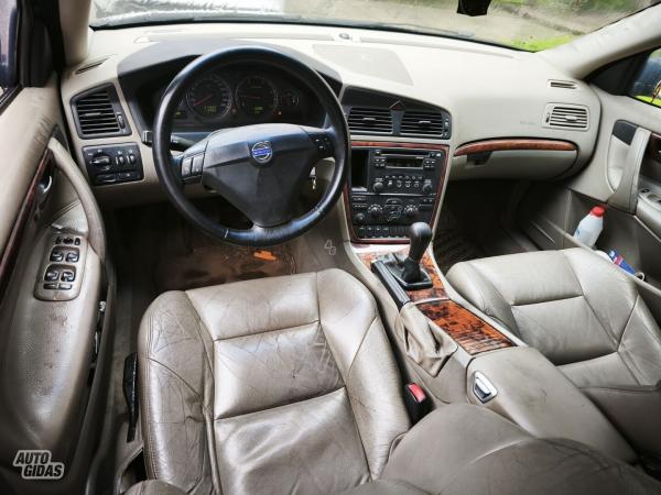 Grey Volvo S60 2006 in Kaunas, with an engine capacity of 2.40 L and mileage of 265 thousand km for 650 €, photo 7 on AUTOMOTO.COM.LV