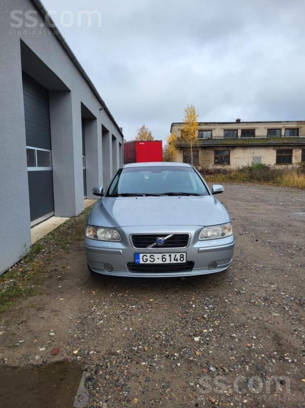 Pelēks Volvo S60 2006 Limbaži, ar dzinēja tilpumu 2.40 L un nobraukumu 360 tūkst. km par 1750 €, foto 1 vietnē AUTOMOTO.COM.LV