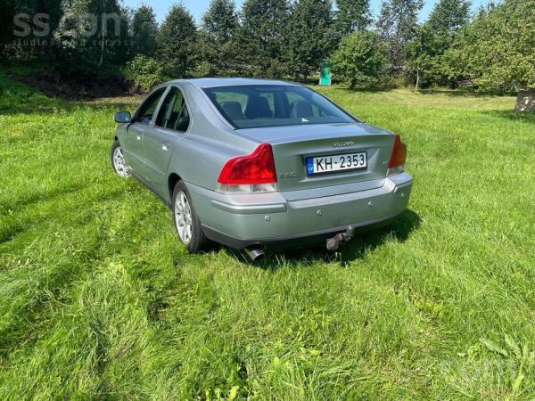 Pelēks Volvo S60 2006 Tukums, ar dzinēja tilpumu 2.40 L un nobraukumu 334 tūkst. km par 2000 €, foto 3 vietnē AUTOMOTO.COM.LV