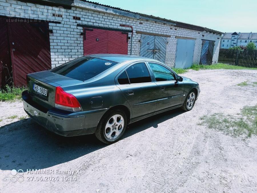 Grey Volvo S60 2006 in Saldus, with an engine capacity of 2.40 L and mileage of 301 thousand km for 2500 €, photo 1 on AUTOMOTO.COM.LV