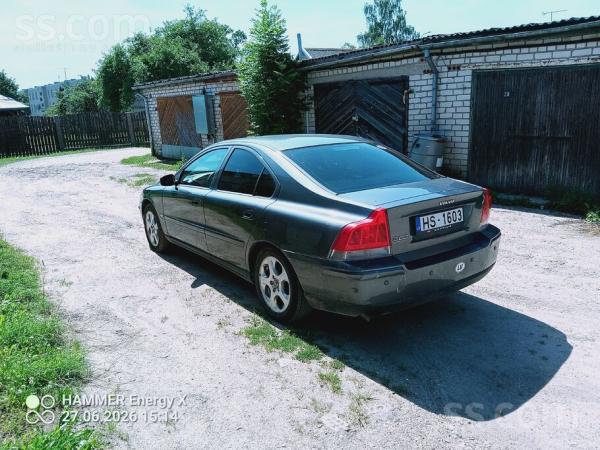 Grey Volvo S60 2006 in Saldus, with an engine capacity of 2.40 L and mileage of 301 thousand km for 2500 €, photo 3 on AUTOMOTO.COM.LV