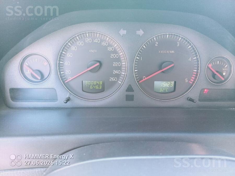Grey Volvo S60 2006 in Saldus, with an engine capacity of 2.40 L and mileage of 301 thousand km for 2500 €, photo 15 on AUTOMOTO.COM.LV